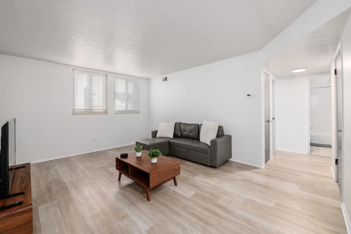 Modern Nest In The Capital! - Columbus, OH