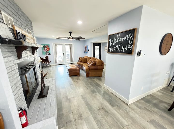 4br House W/patio Tv + Massage Chair Near At&t - Grand Prairie, TX