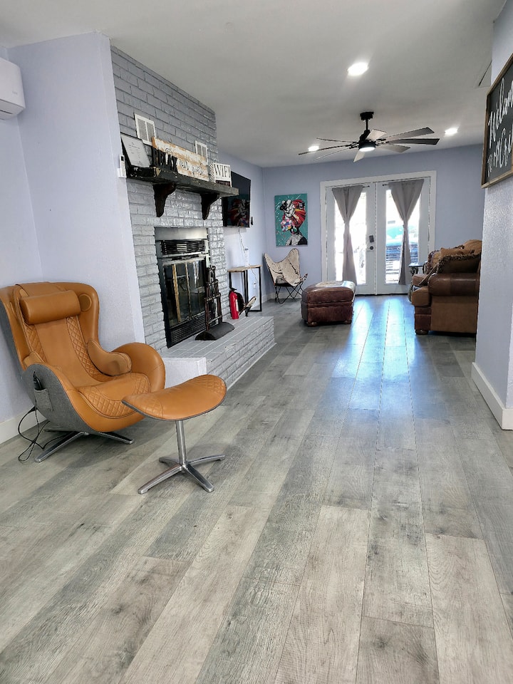 4br House W/patio Tv + Massage Chair Near At&t - Grand Prairie, TX