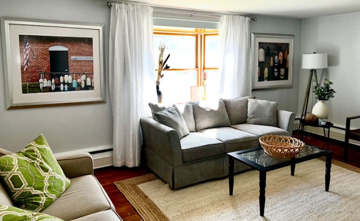 Mystic Getaway - Just Steps To The Bridge! - Stonington, CT