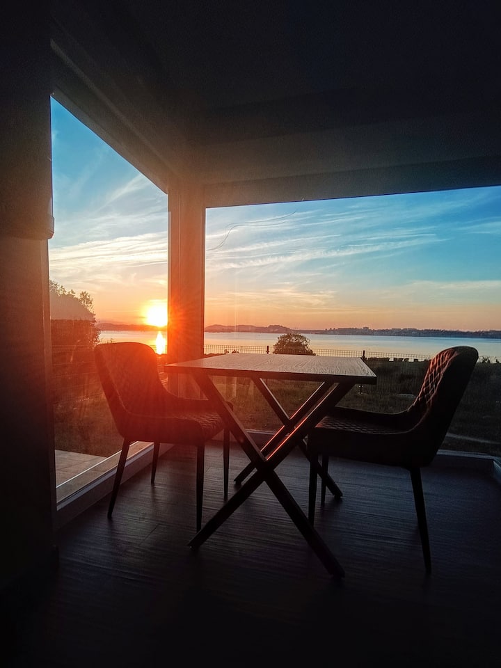 Casita Atardecer 360, En Bahía De Santander - Solares