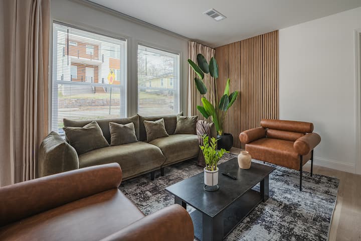 Chic Home Near Downtown Atlanta Mercedes-benz - Atlanta, GA