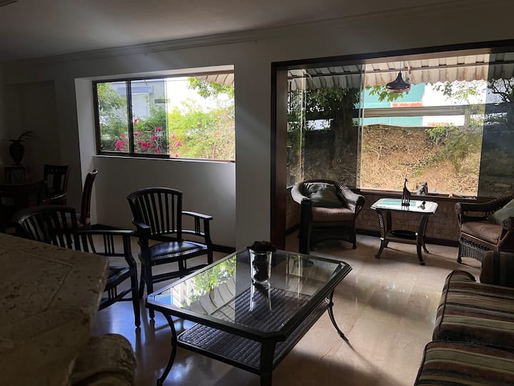 Familiar Apartamento Frente Al Centro Médico - Caracas