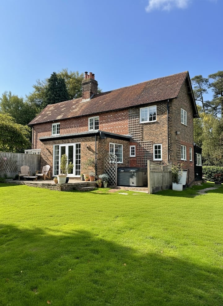 Charming Woodland Cottage With Hot Tub Near Battle - Battle