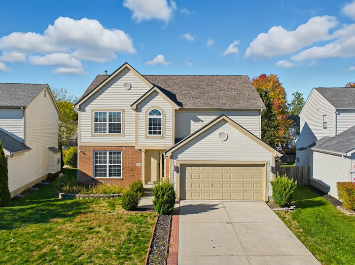 Spacious 4-br Retreat W/ Game Room + Bbq Patio - Hilliard, OH