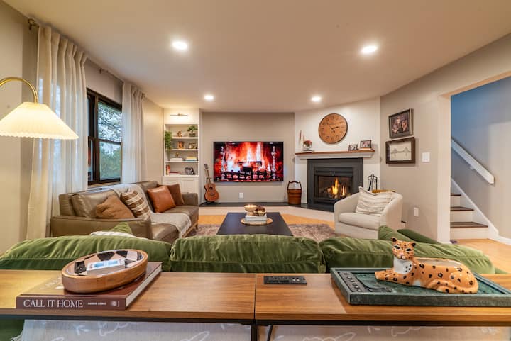 Large & Stylish Home Right Next To Train Station - Edison, NJ