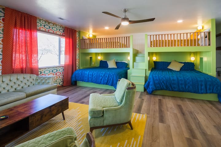 Retro House - New Updates - Sleeps 12+ - Vernal, UT