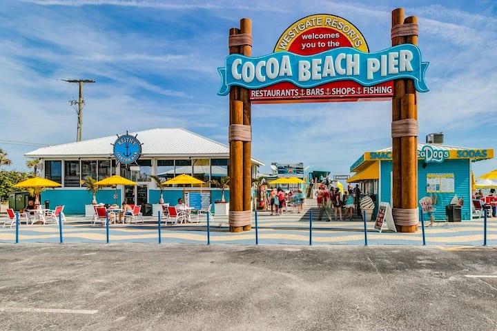 Cozy Studio Across From The Beach W/pool - Cocoa Beach, FL