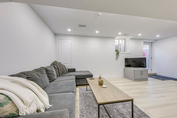 Modern And Spacious 2 Bedroom Basement - Brampton