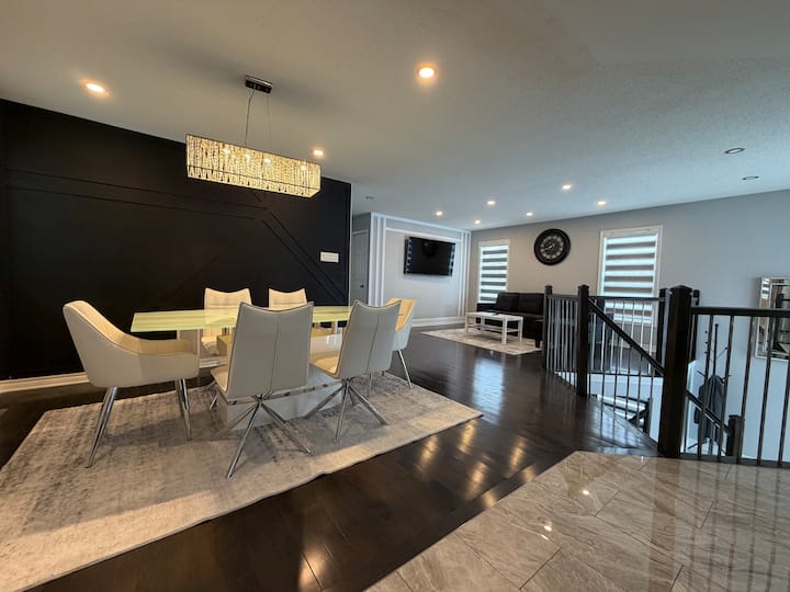 Immaculate Bungalow | King Bed + Private Balcony - Gatineau