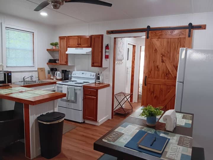 Hideaway Hill # 2
Home Away From Home!
Clayton, Ga - Clayton, GA