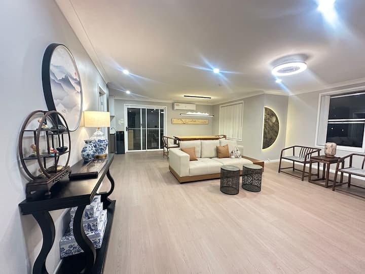 Zen Oriental Retreat & Tranquil Courtyard Stay - Saint Andrews