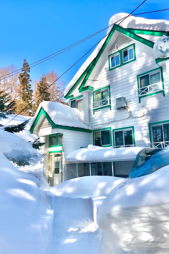 【藤原ペンション】
スキー終わりに温泉直行で暖かい鍋プラン！
和室A - 群馬縣