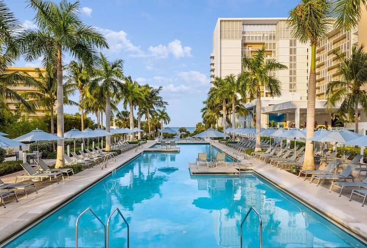 3 Br- 3 Bth-marriott Crystal Shores-beachfront - Marco Island, FL