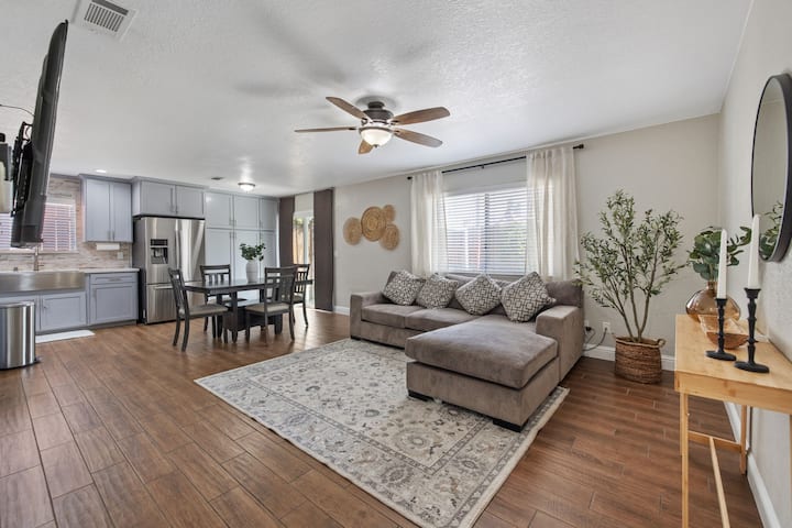 Cozy Quiet Neighborhood - Visalia, CA