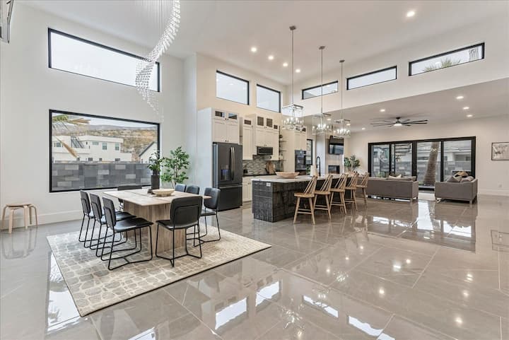 Wow! Luxe Private Getaway | Hot Tub, Fire Pit - United States