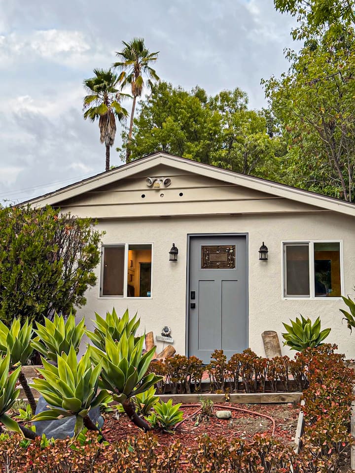Cozy Designer Guesthouse With Style - Re - Calabasas, CA