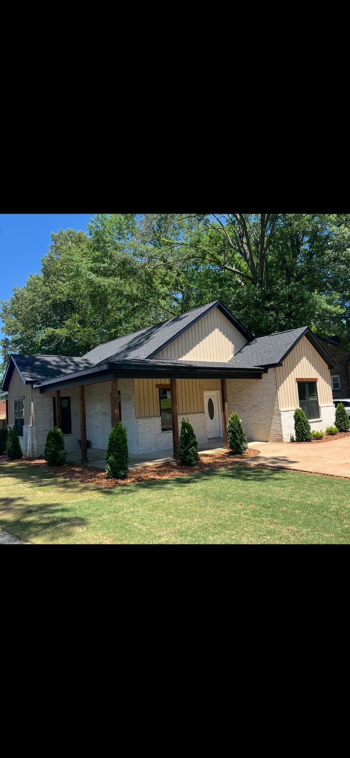 Comfort & Country Vibes In The City - Jackson, TN