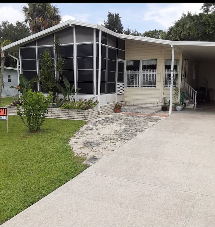 Escape The Cold North To This Serene Swfl Home. - North Fort Myers, FL