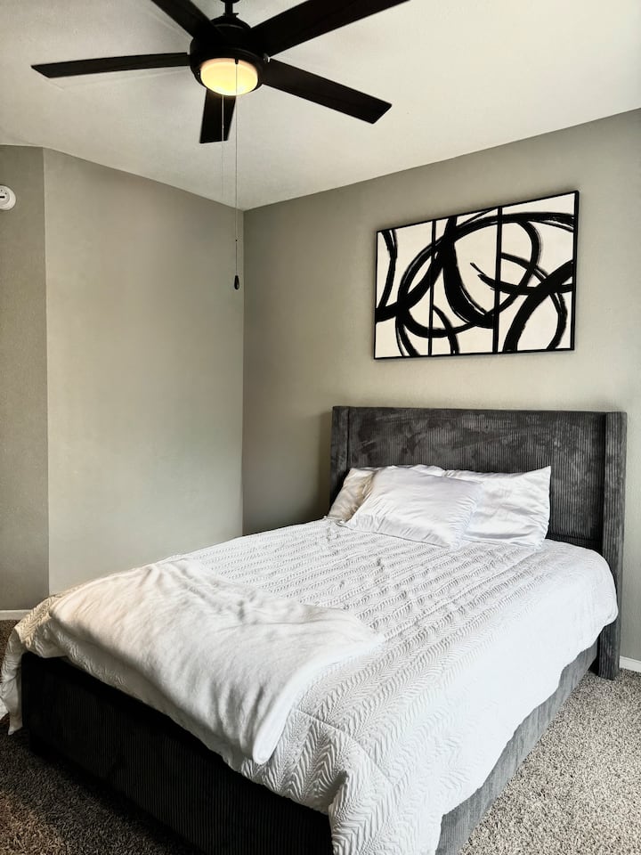 Dfw Townhome W/ Garage Access 15 Min From Airport - Bedford, TX