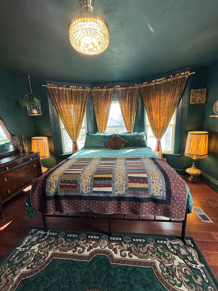 The Suite (Edgar Allan Poe And Kate Chopin) - Fort Morgan, CO