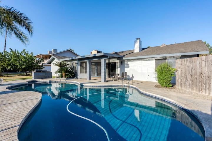 “Modern Golf Course Haven” - ベーカーズフィールド, CA