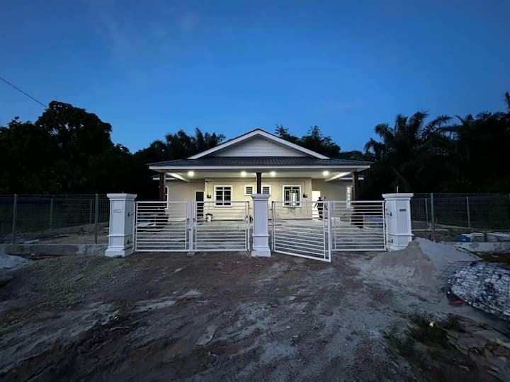 Homestay Benut, With Private Pool 3 Bilik Aircond - Benut