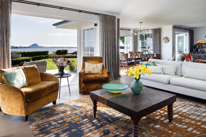 Cliff-top Coastal Luxury With Panoramic Views - Tauranga