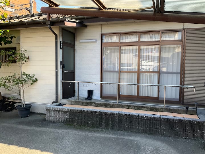 ゲストハウス鹿児島騎射場２号棟
完全バリアフリーです。車椅子の方でもトイレシャワー使えます。 - Kagoshima