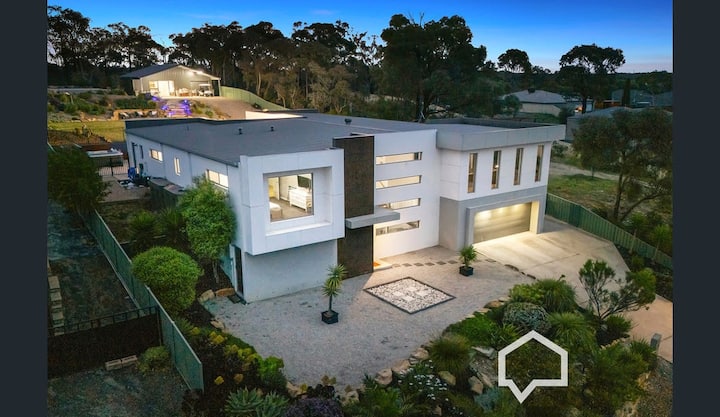 Welcome To Mar-a-lago! - Bendigo