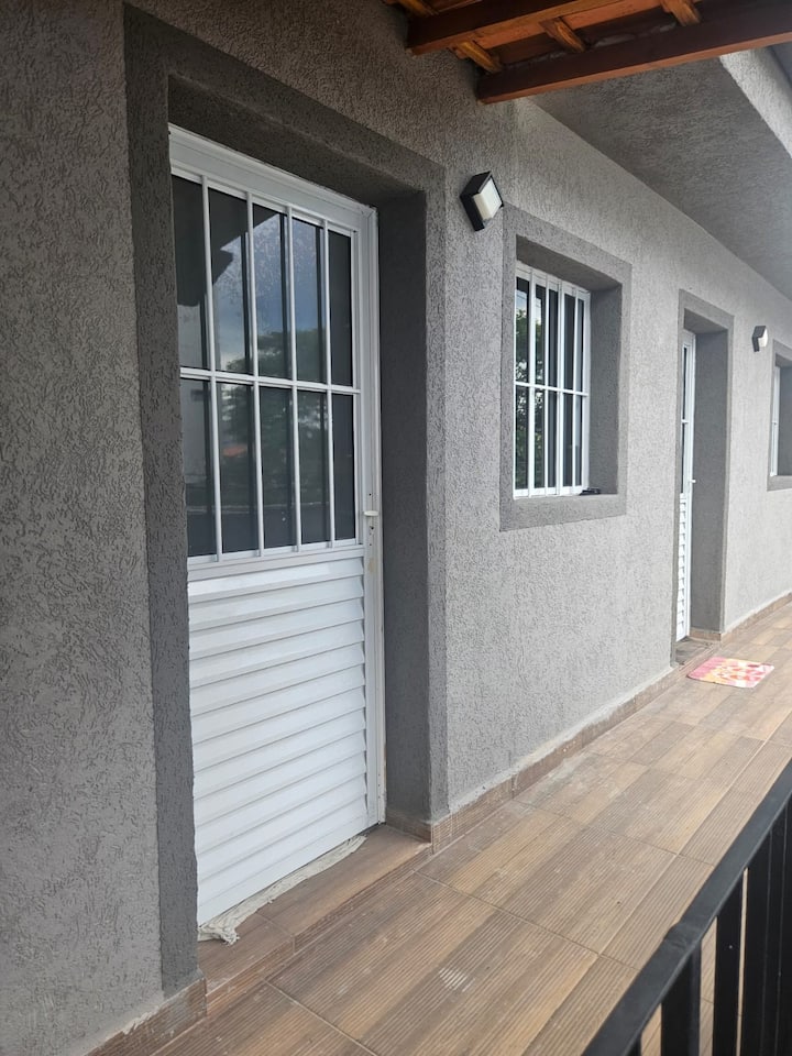 Kitnet Confortável, Cama E Chuveiro Bom C/cozinha! - Guarulhos