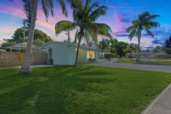 Theater Room+coconut Trees+spacious+local+modern - Deerfield Beach, FL