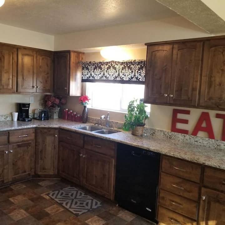 2 Bedroom Home 8 Miles To B
Bryce Canyon. - Bryce Canyon National Park, UT