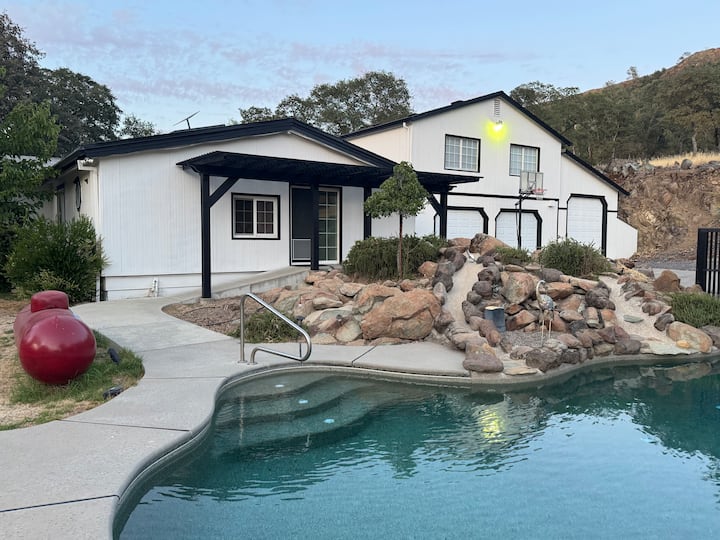 Riverfront Retreat - Pool And Dock On Tulloch Dam - Lake Tulloch, CA