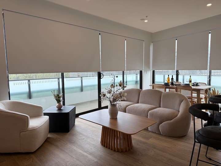 Rouse Hill 现代高档两房两卫公寓|步行至地铁|免费车位 适合家庭和旅游度假 - Sydney