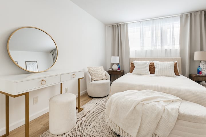 Ocean Breeze Retreat - Santa Monica, CA