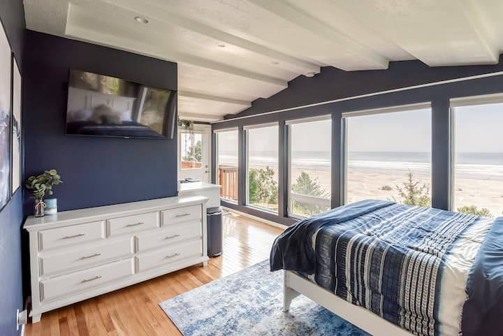 Siren's Suite * Ocean Front Adu * Beach Access - Newport, OR