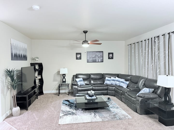Family-friendly Spacious Home With Large Backyard. - Greeley