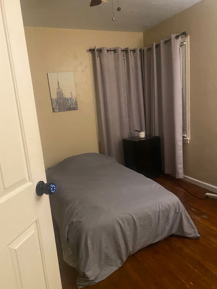 Cozy Cottage La Bed & Breakfast - Long Beach, CA