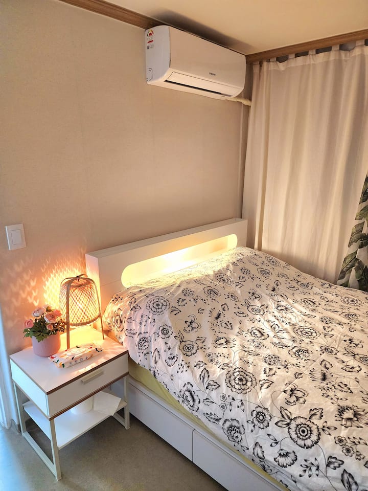 弘大新村韩娜民宿可住8人/3r1b/客厅厨房/舒适韩国家庭 - Seoul