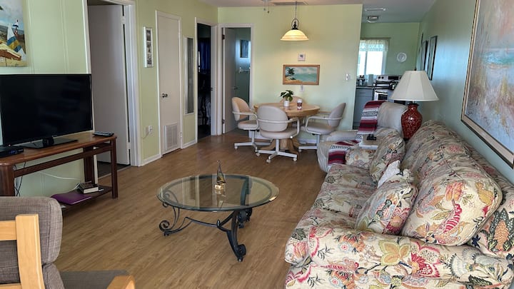 Comfortable 2bedroom Condo, Just Steps From Beach! - Anna Maria Island, FL