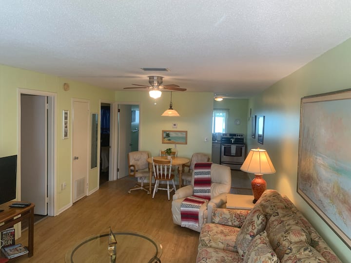Comfortable 2bedroom Condo, Just Steps From Beach! - Bradenton Beach, FL