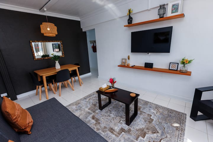 Unique Downtown Central + Secure + Walk To City - 