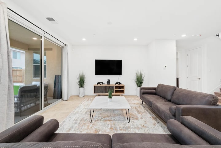 Luxury Abode 4 Bd | Game - Elkgrove - Elk Grove