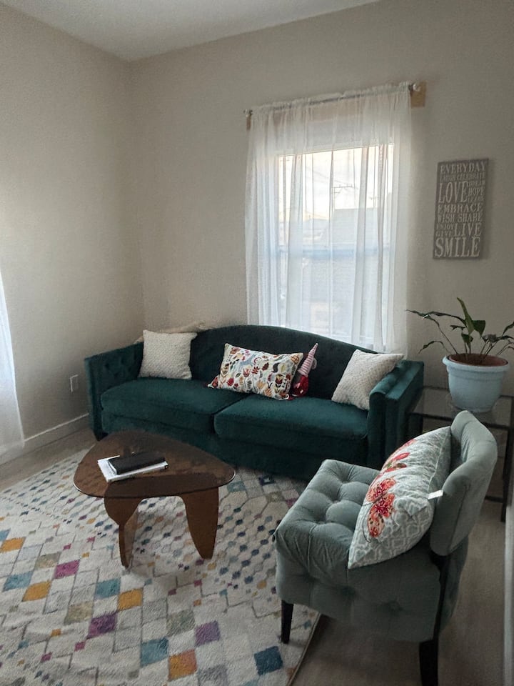 Myfavoriteplace 
Shabby Chic 2br - Oakland, CA