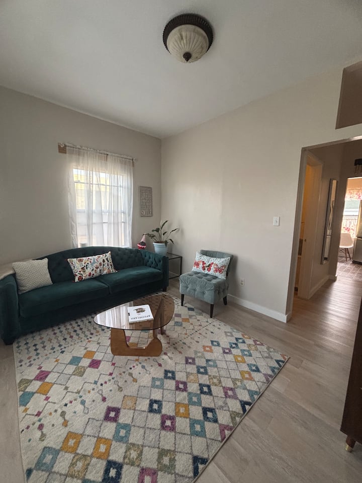 Myfavoriteplace 
Shabby Chic 2br - Oakland, CA
