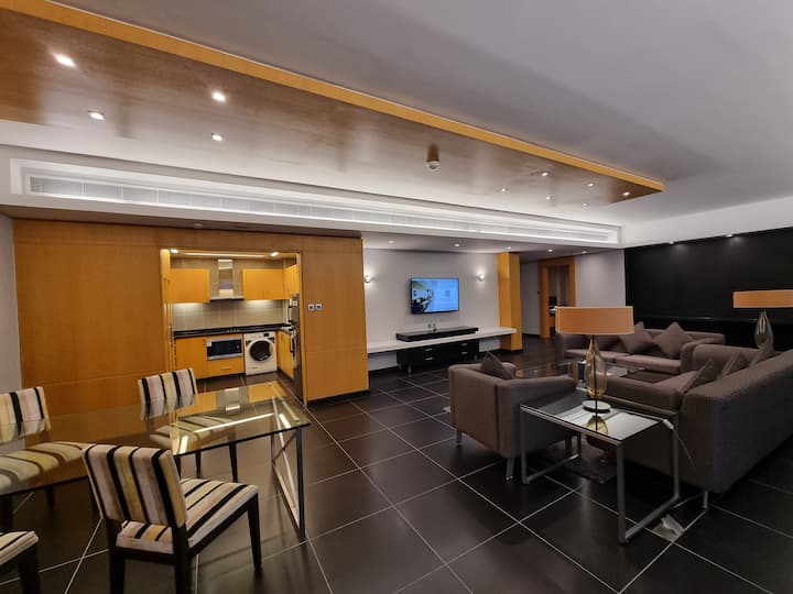 Luxurious 2-bedroom Apartment With Hotel Services - Abu Dhabi