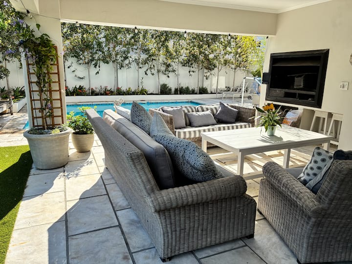 Stylish Rondebosch Home With Large Garden & Pool - Le Cap