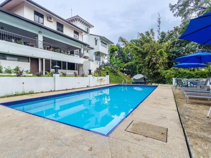 Bangsar Pool Villa - Sungai Buloh