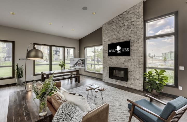 Cozy Modern High-rise Stay • Spokane Valley - Spokane Valley, WA